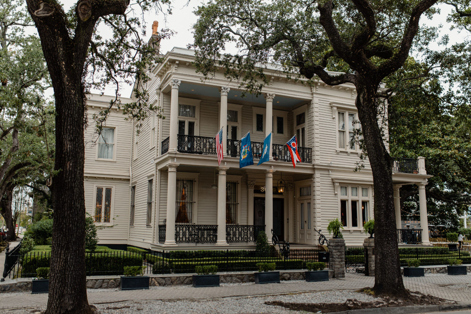 The New Orleans Elms Mansion Provided the Most Romantic Wedding Day for ...
